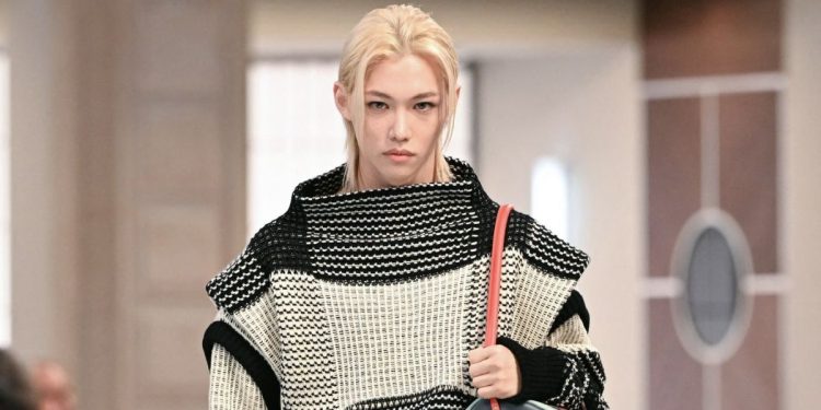 Stray Kids’ Felix Walks the Runway for Louis Vuitton Again - K-POP NEWSWIRE